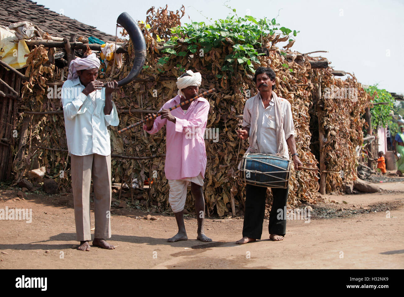 Tribal musicians, KORKU TRIBE, Jharikheda village, Khalwa, Madhya ...