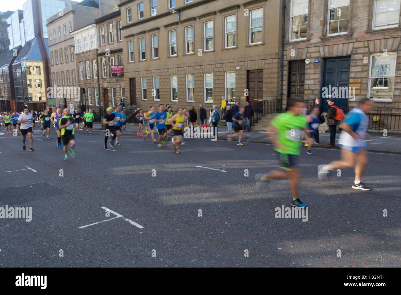 Crowd of runners rear view hi-res stock photography and images - Alamy