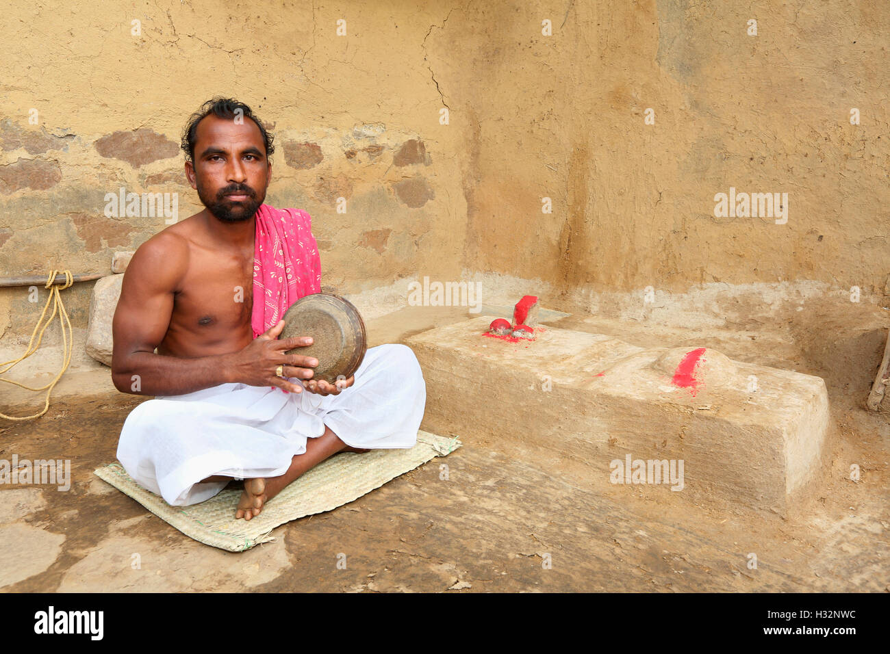 Man playing Khajani, Musical Instrument, KOND TRIBE, Bhilaigadh Village ...