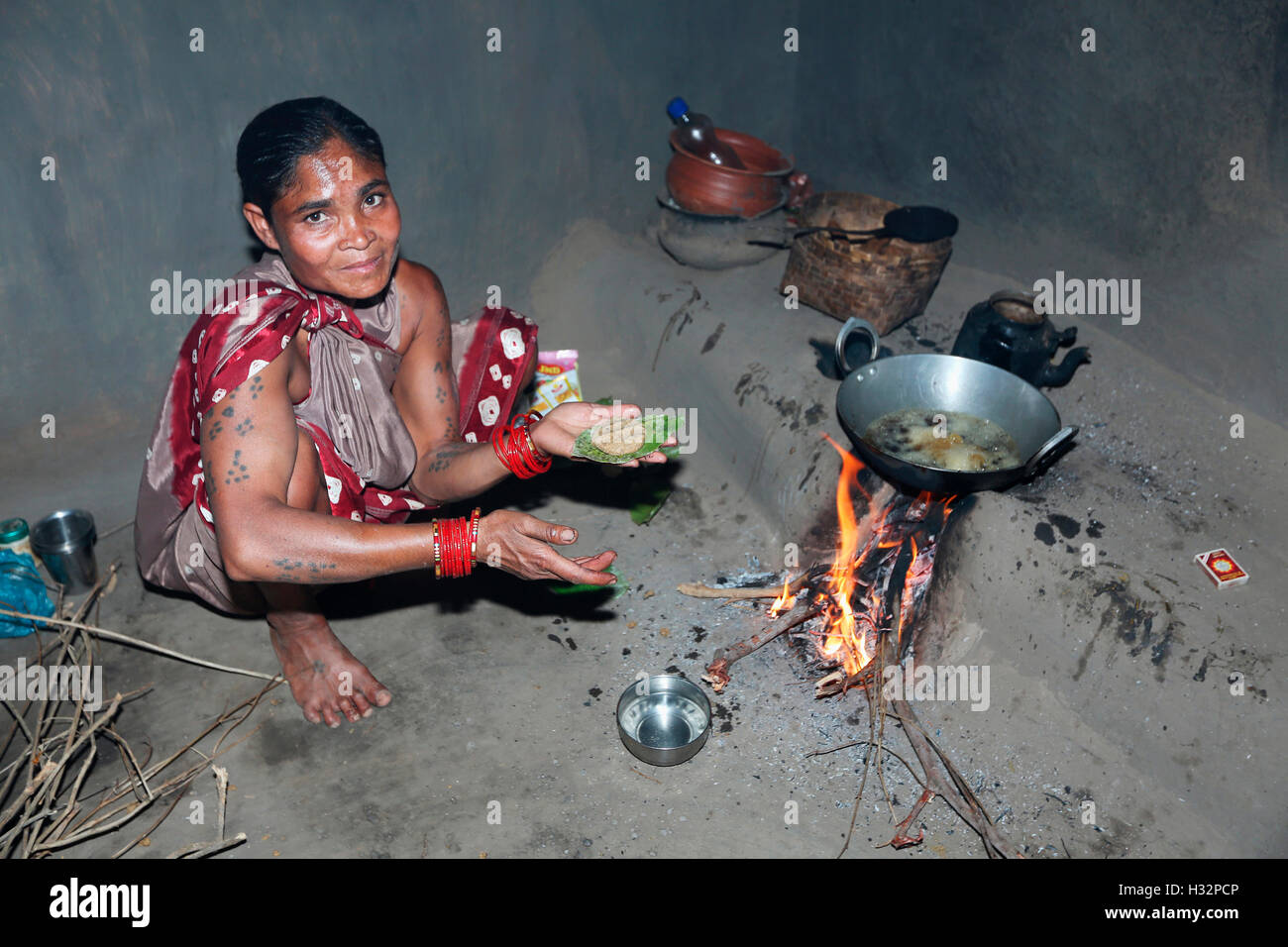 Woman making udit wada, PARJA TRIBE, Kaodawand Village, Jagdalpur ...