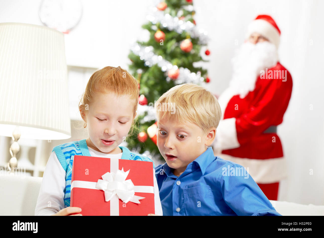 Child gasp hi-res stock photography and images - Alamy