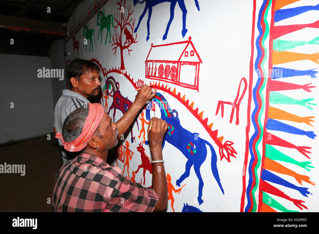 Adivasi artist hi-res stock photography and images - Alamy