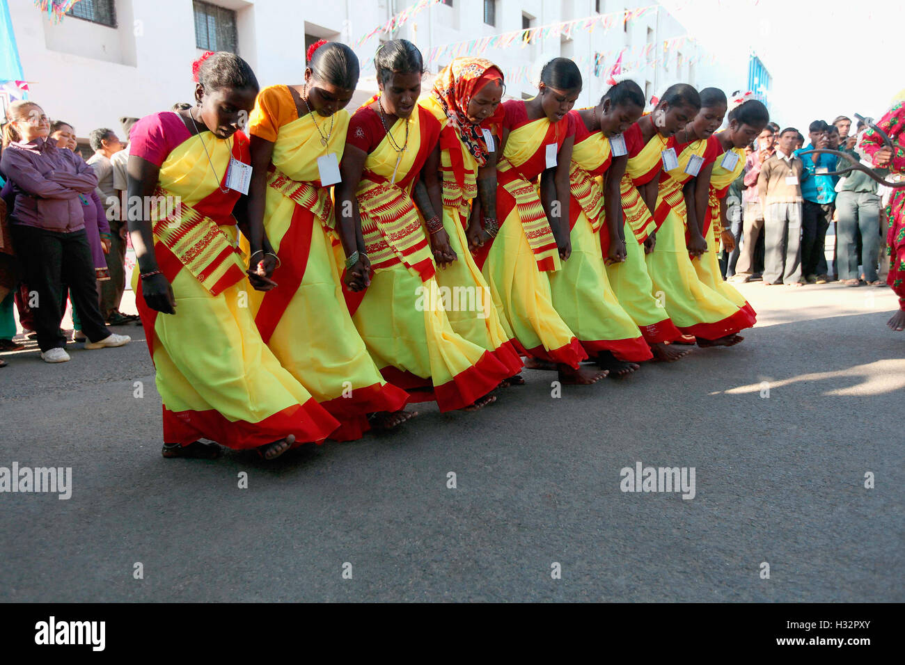 Madhya pradesh folk dance hi-res stock photography and images - Alamy