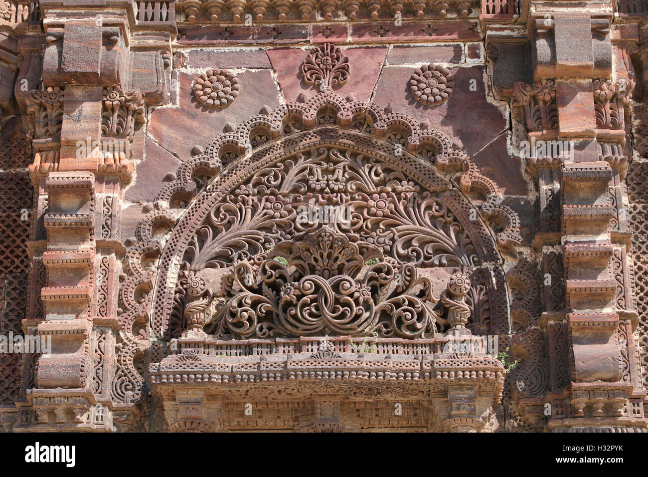 Pir Ghaus Muhammad tomb, Lakhpat fort, Kutch Stock Photo - Alamy