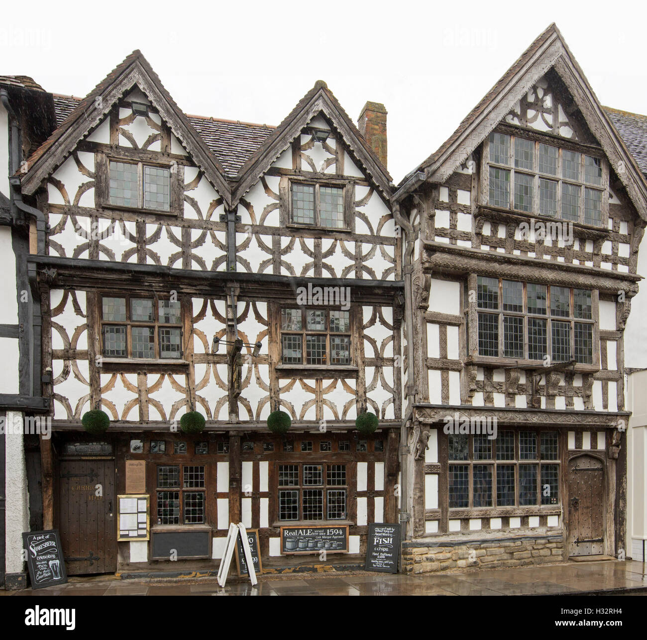 16th century pub hi-res stock photography and images - Alamy