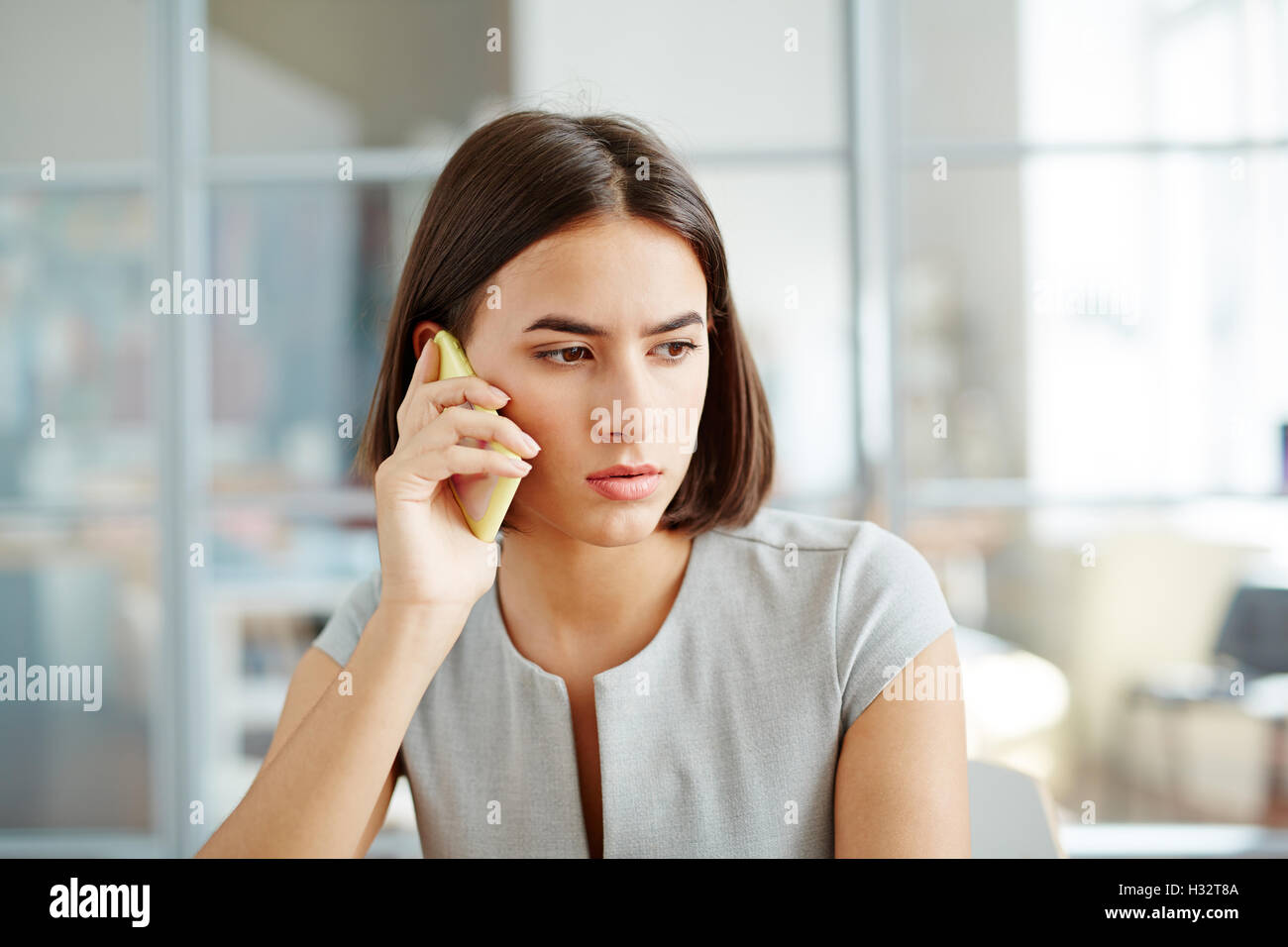 Woman telephone conversation worried hi-res stock photography and ...