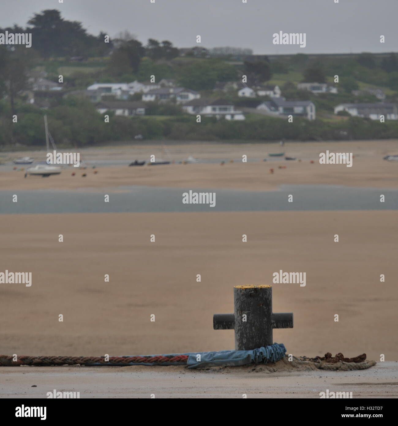 Capstan and quayside, Padstow, River Camel Stock Photo - Alamy