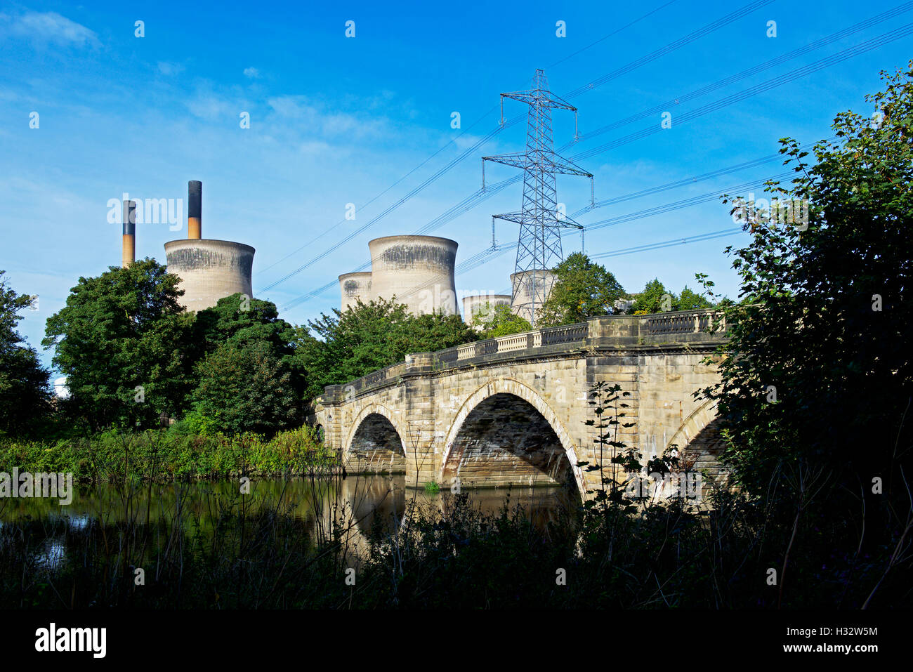 Ferrybridge Power Station, and old bridge over the River Aire, West ...