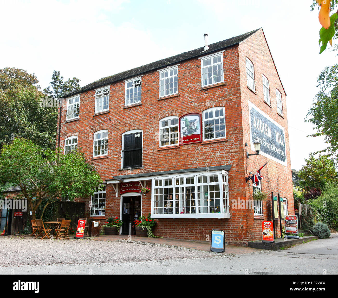 The mill canal hi-res stock photography and images - Alamy
