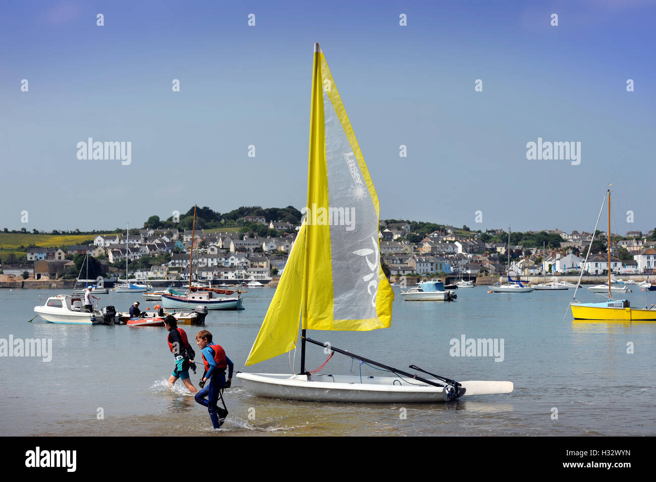 Tow behind boat hi-res stock photography and images - Alamy