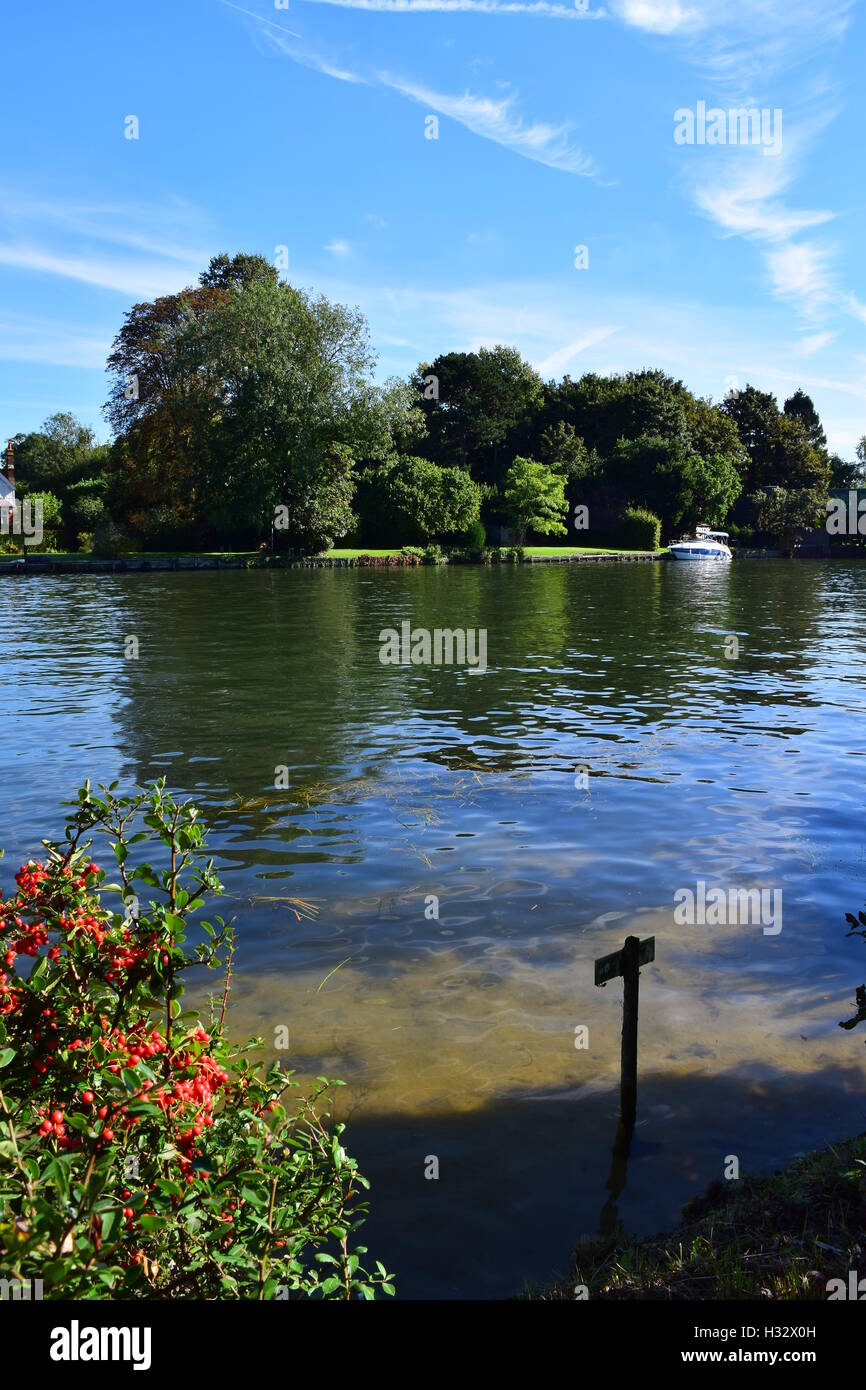 The thames at cookham hi-res stock photography and images - Alamy