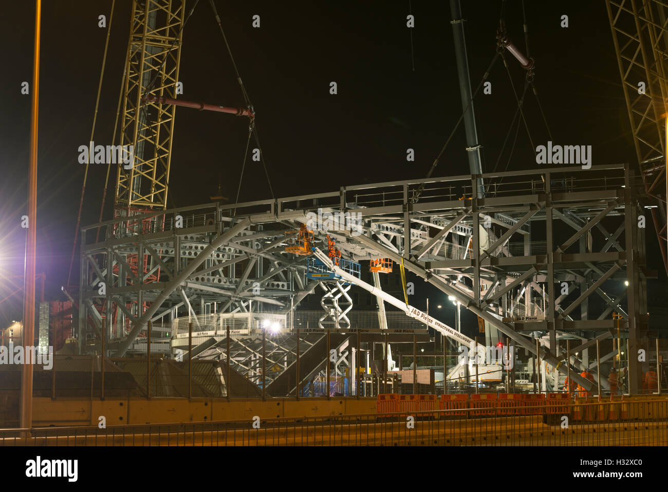 Steelwork arch installation,a significant engineering operation,Dundee ...