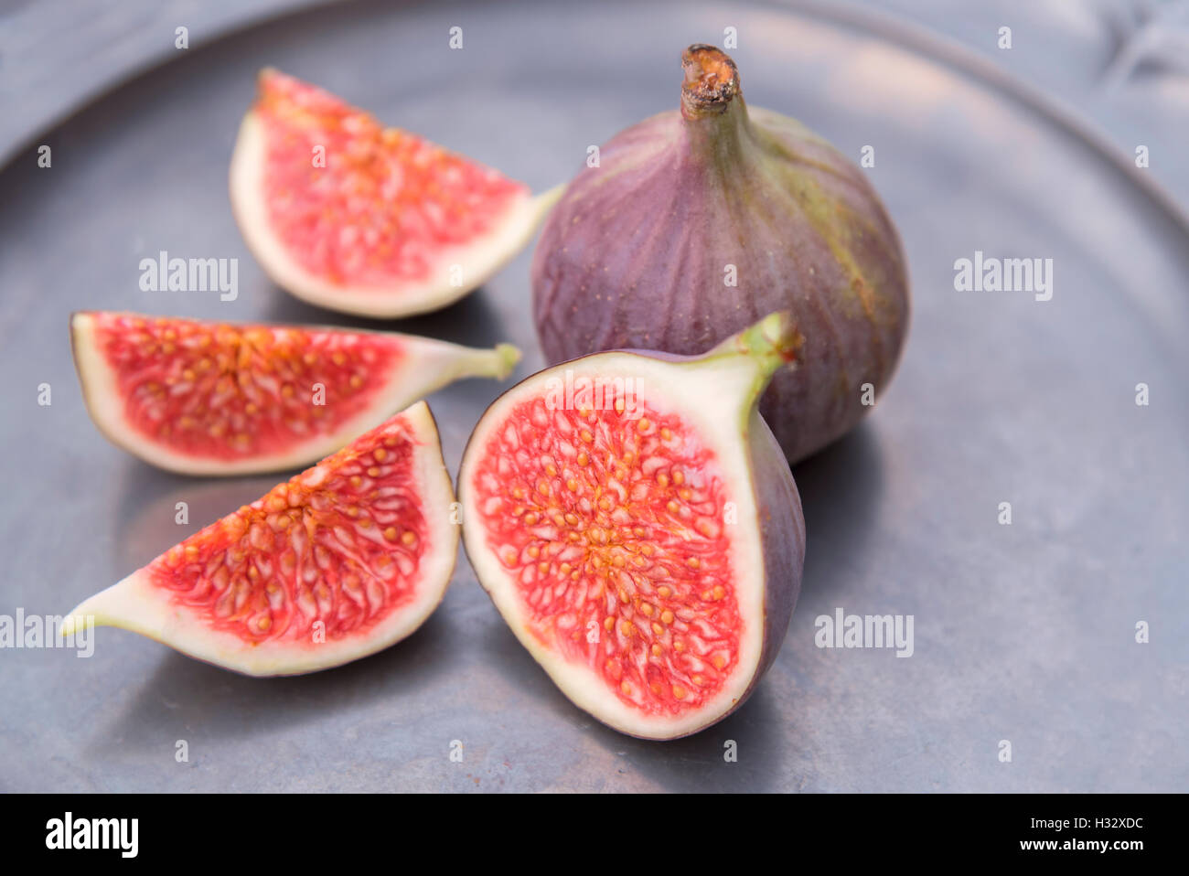 Image of freshly cut ripe figs Stock Photo - Alamy