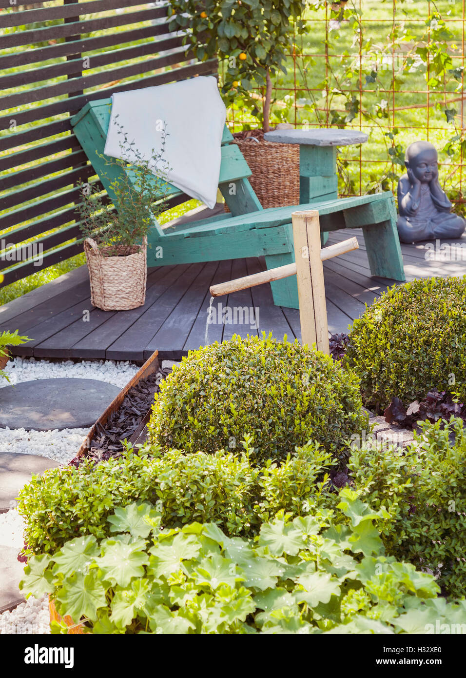 Seating area garden hi-res stock photography and images - Alamy