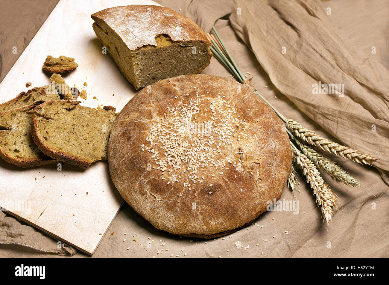 Baked bread on linen with wheatear Stock Photo - Alamy