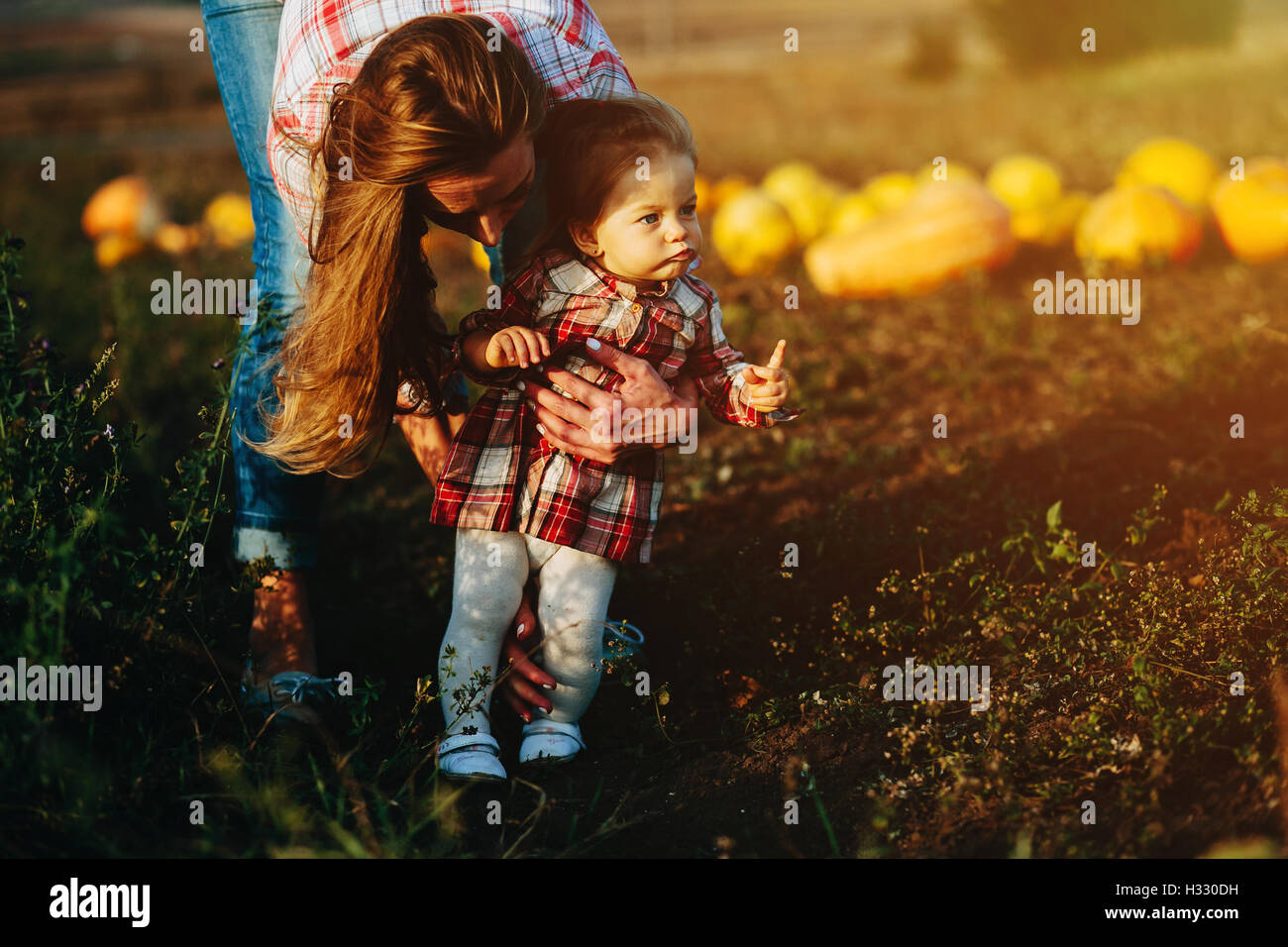 mother teaching her daughter to walk Stock Photo - Alamy mother teaching her daughter to walk Stock Photo - Alamy