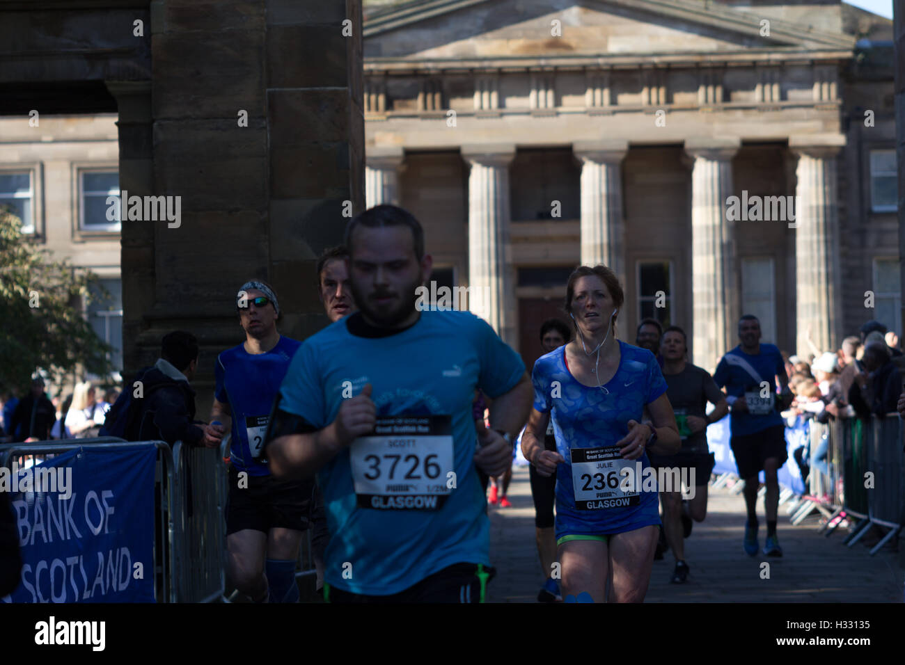 Crowd of runners rear view hi-res stock photography and images - Alamy