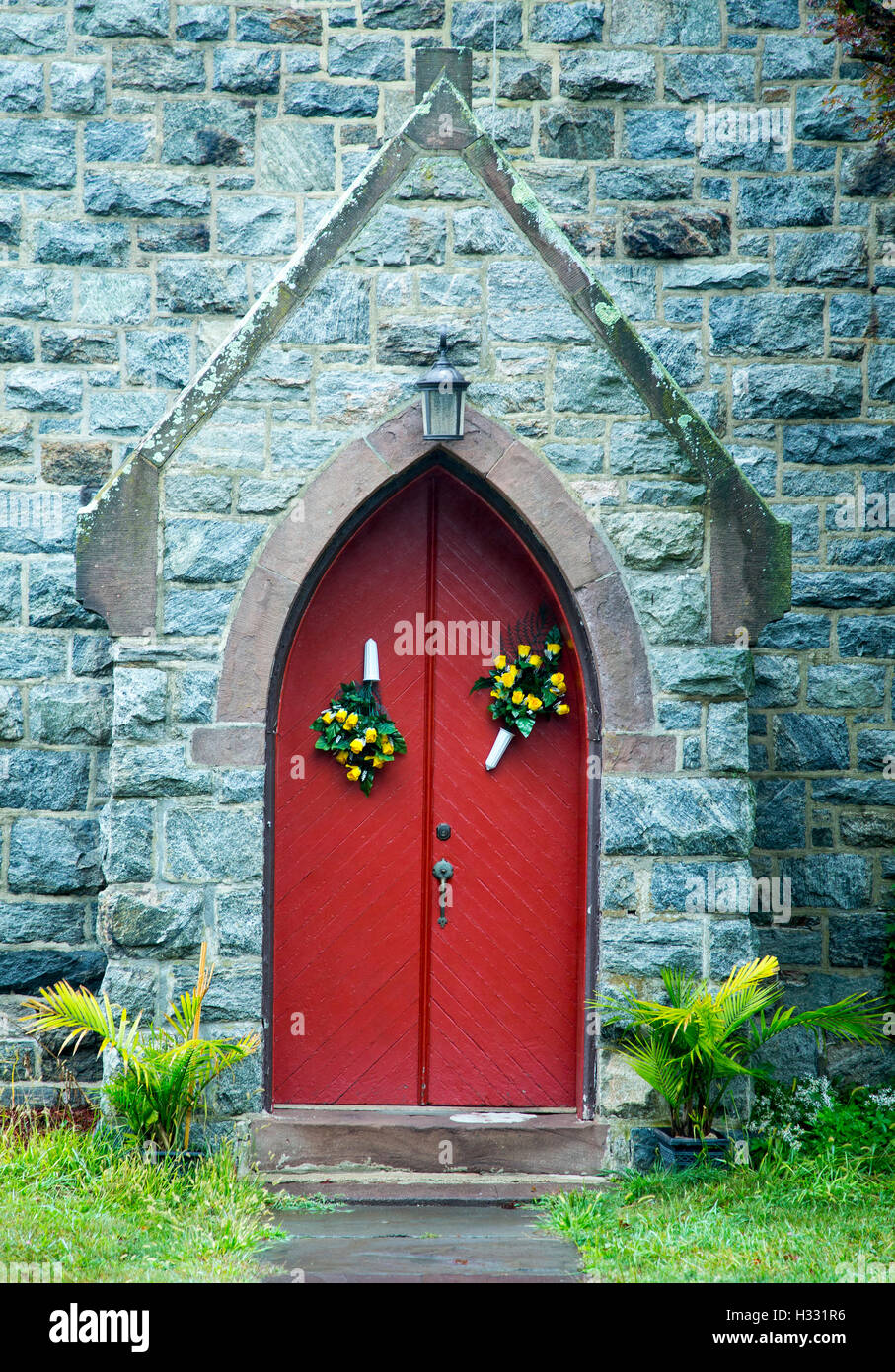 Church doors hi-res stock photography and images - Alamy