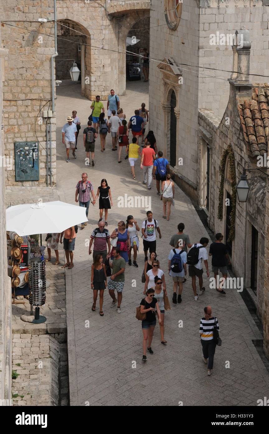 A street scene in the Old Town of Dubrovnik, Croatia Stock Photo - Alamy