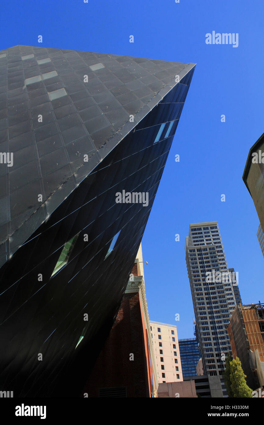 Buildings distorted mirror reflections hi-res stock photography and ...