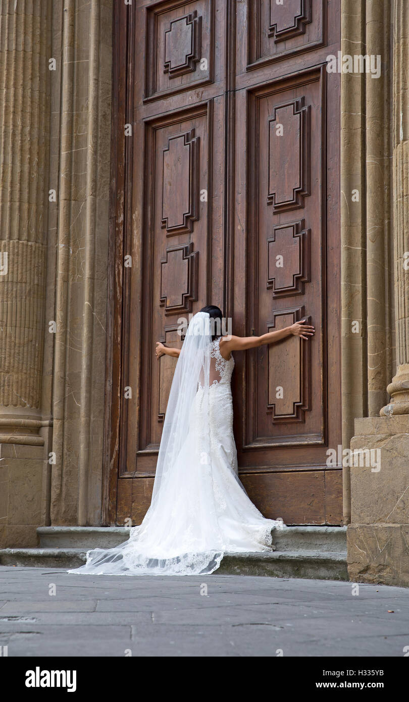 Italy wedding church hi-res stock photography and images - Alamy