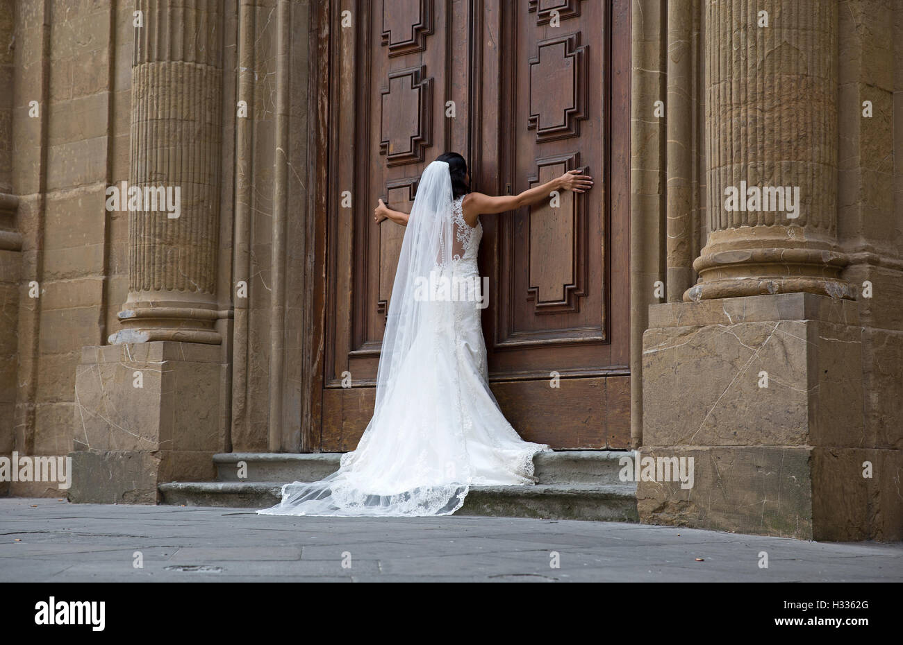 Gorgeous bride hi-res stock photography and images - Alamy