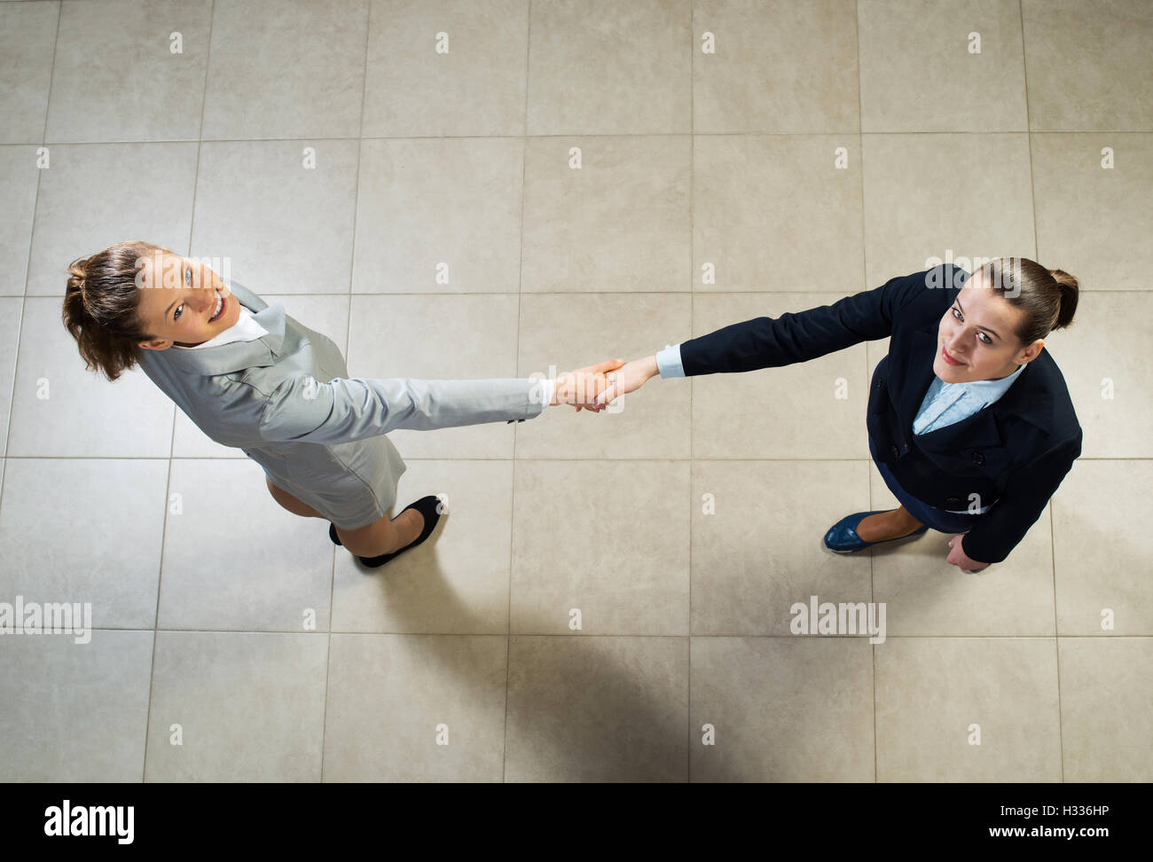 business woman shaking hands Stock Photo - Alamy business woman shaking hands Stock Photo - Alamy