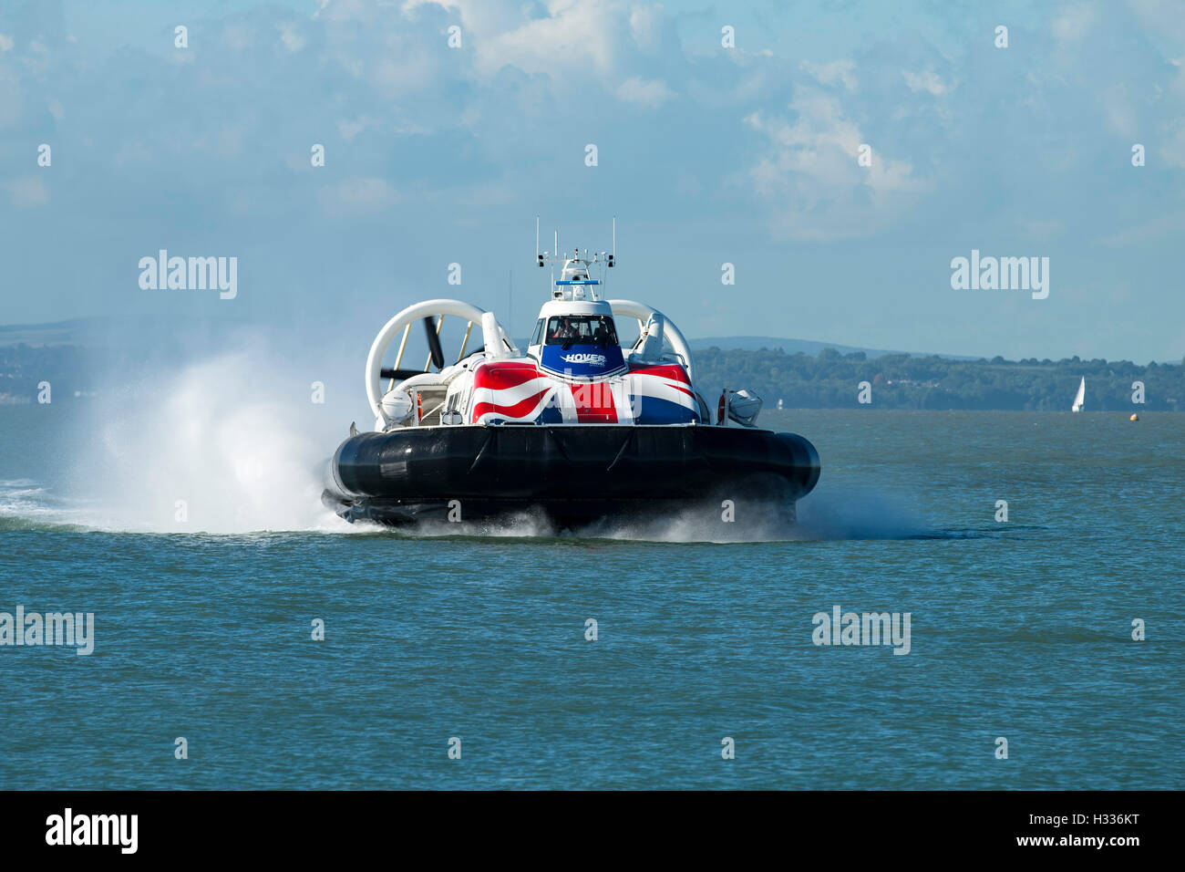 Hovertravel's hovercraft Solent Flyer arriving at Southsea, Hampshire ...