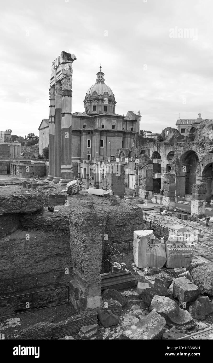 Rome italy forum arch Black and White Stock Photos & Images - Alamy