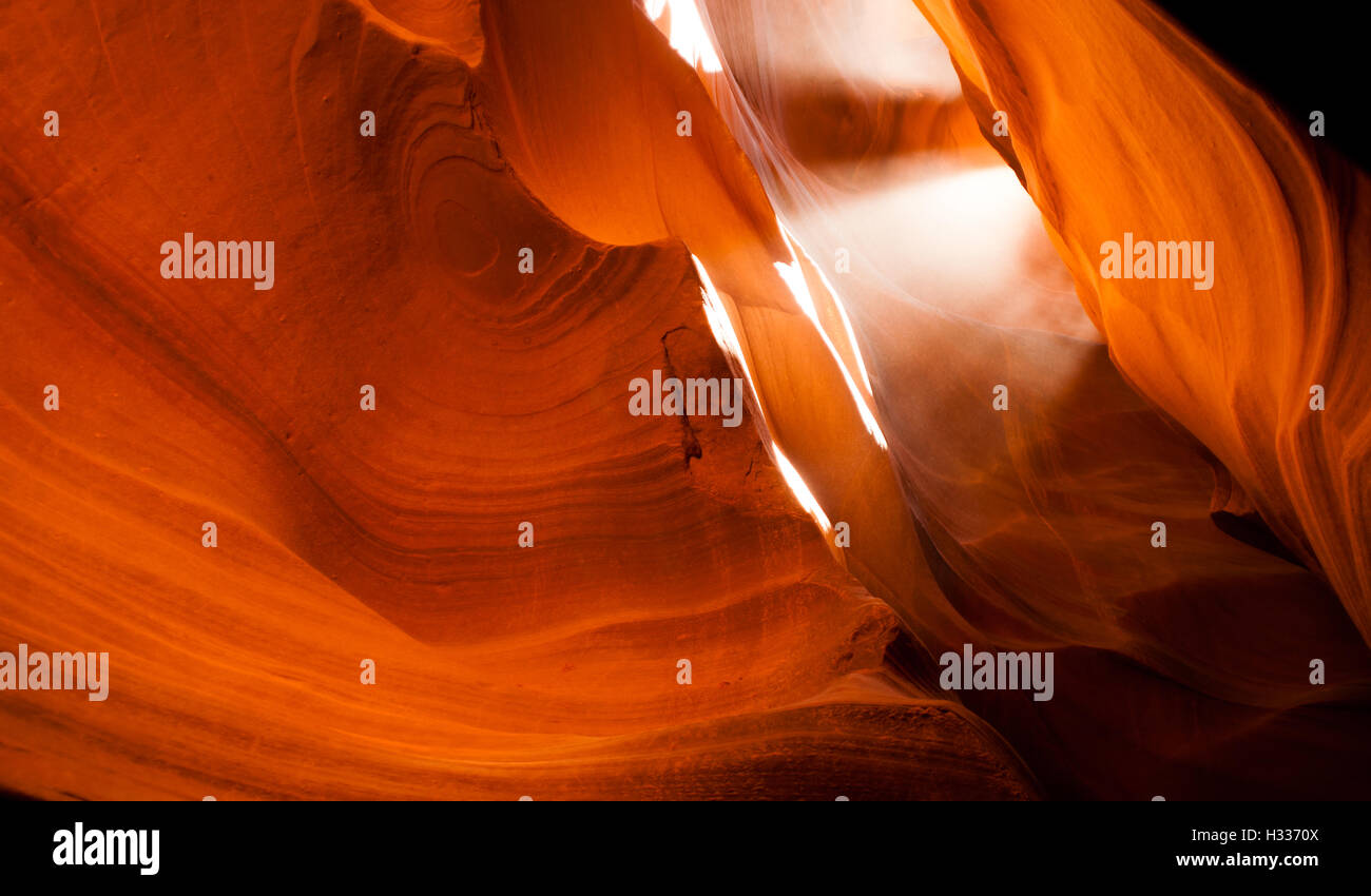 Sunlight Beams Through Crevass Sandstone Rock Antelope Slot Canyon ...