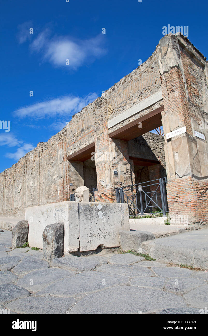 Ancient Roman city of Pompeii Stock Photo - Alamy