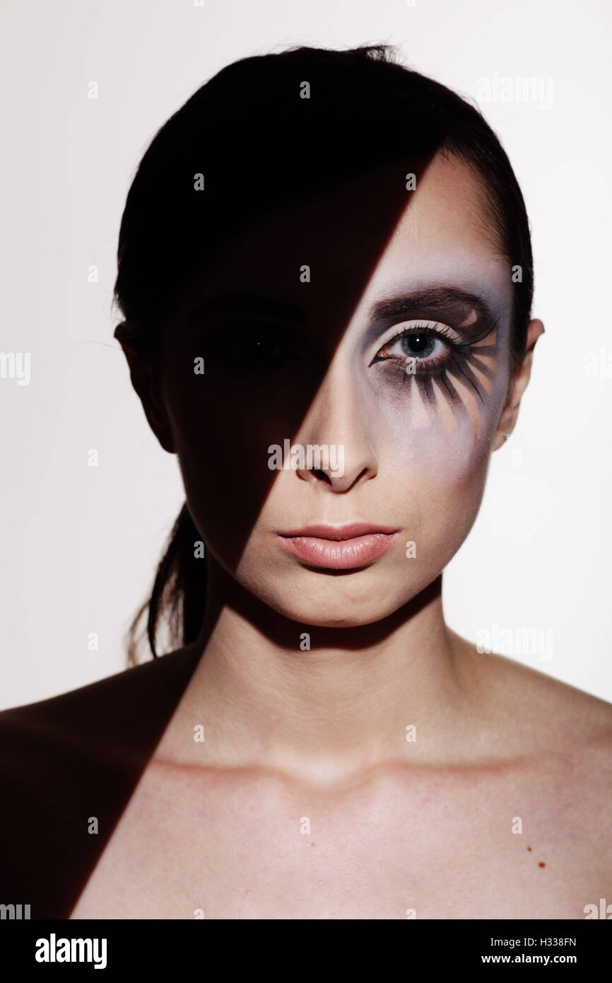 Woman, 24, with striking eye makeup Stock Photo - Alamy