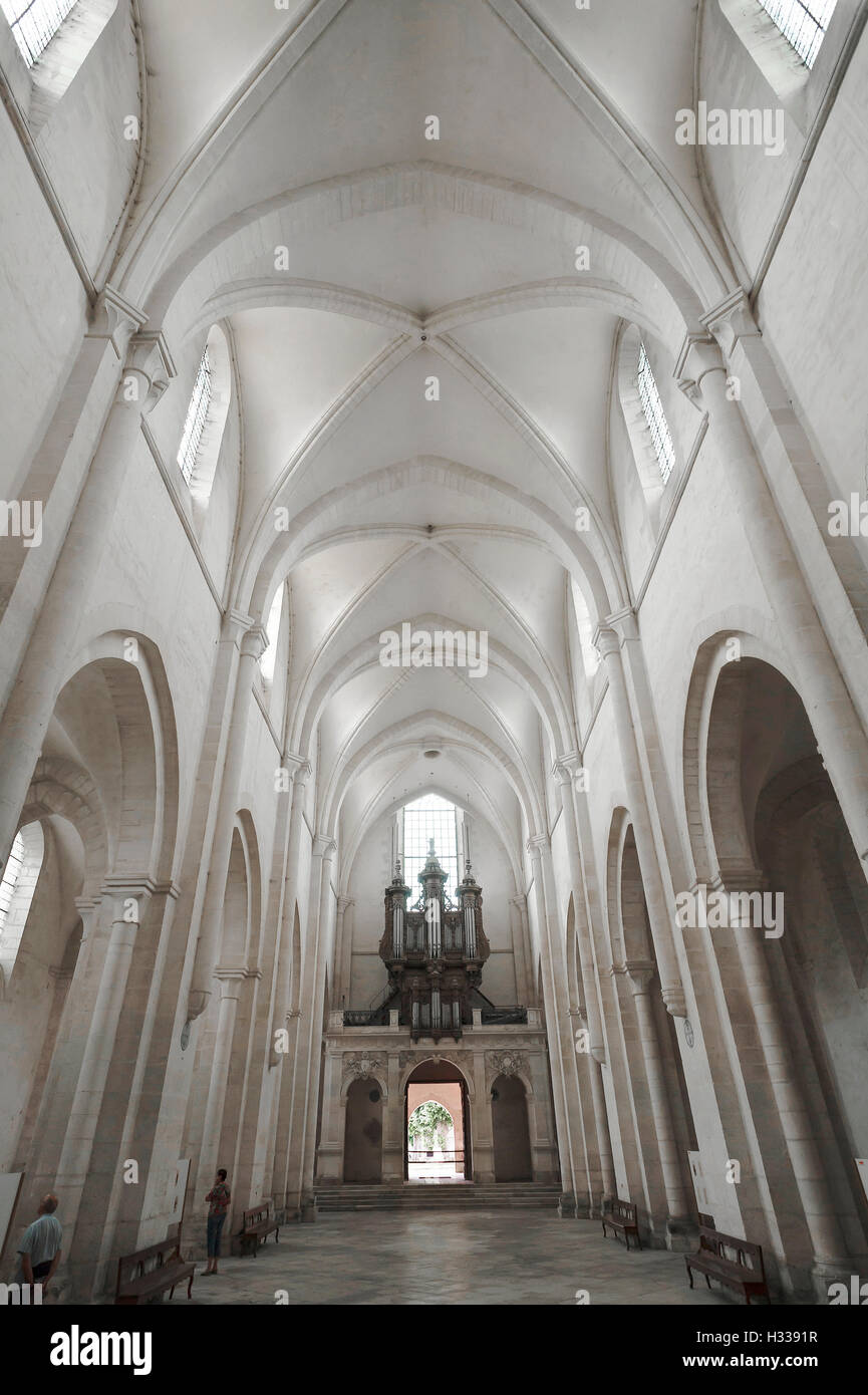 Interior of Cistercian Abbey of Pontigny, L'Abbaye de Pontigny ...
