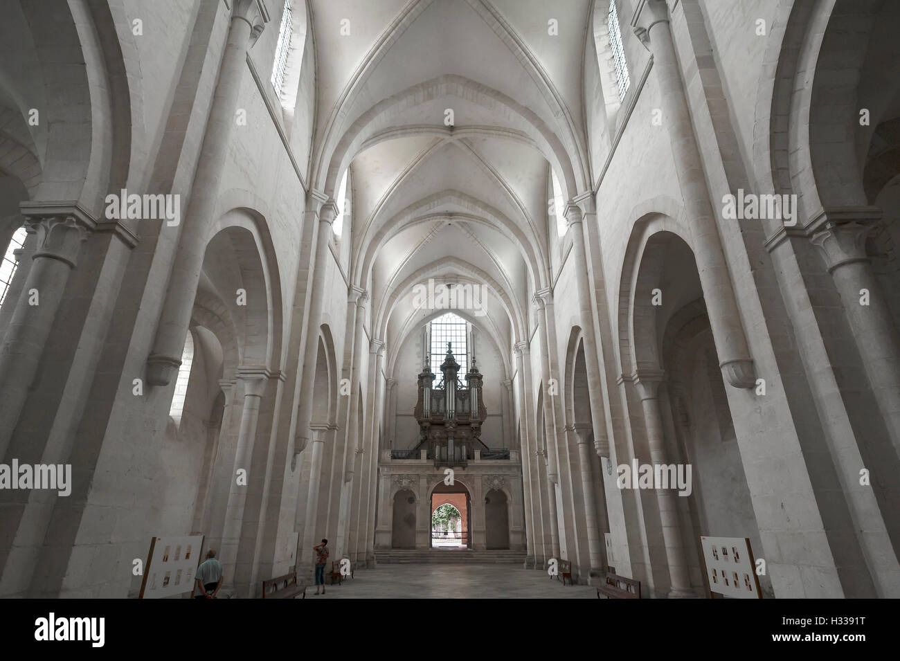 Interior of Cistercian Abbey of Pontigny, L'Abbaye de Pontigny ...