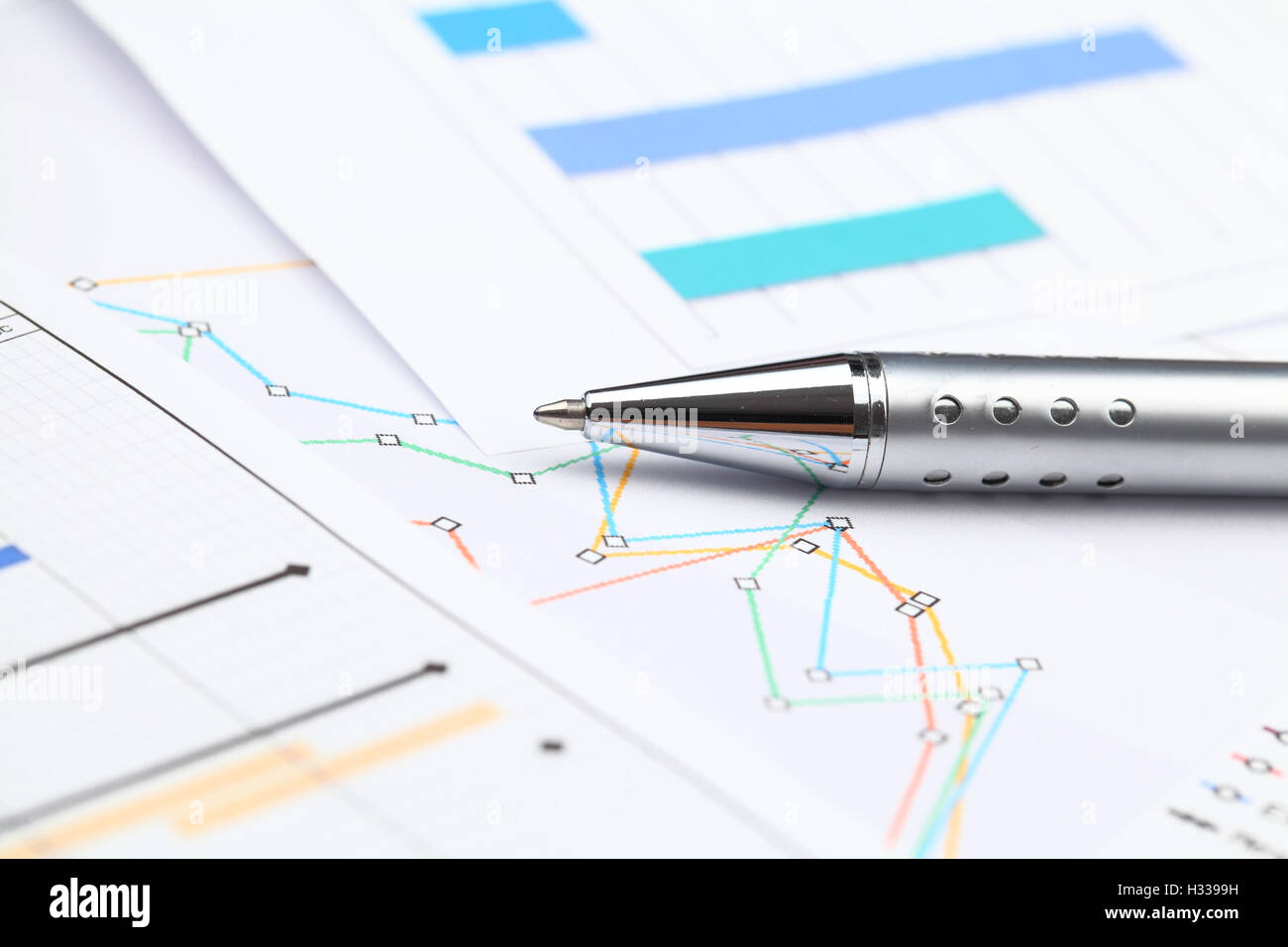 Graphical chart hi-res stock photography and images - Alamy