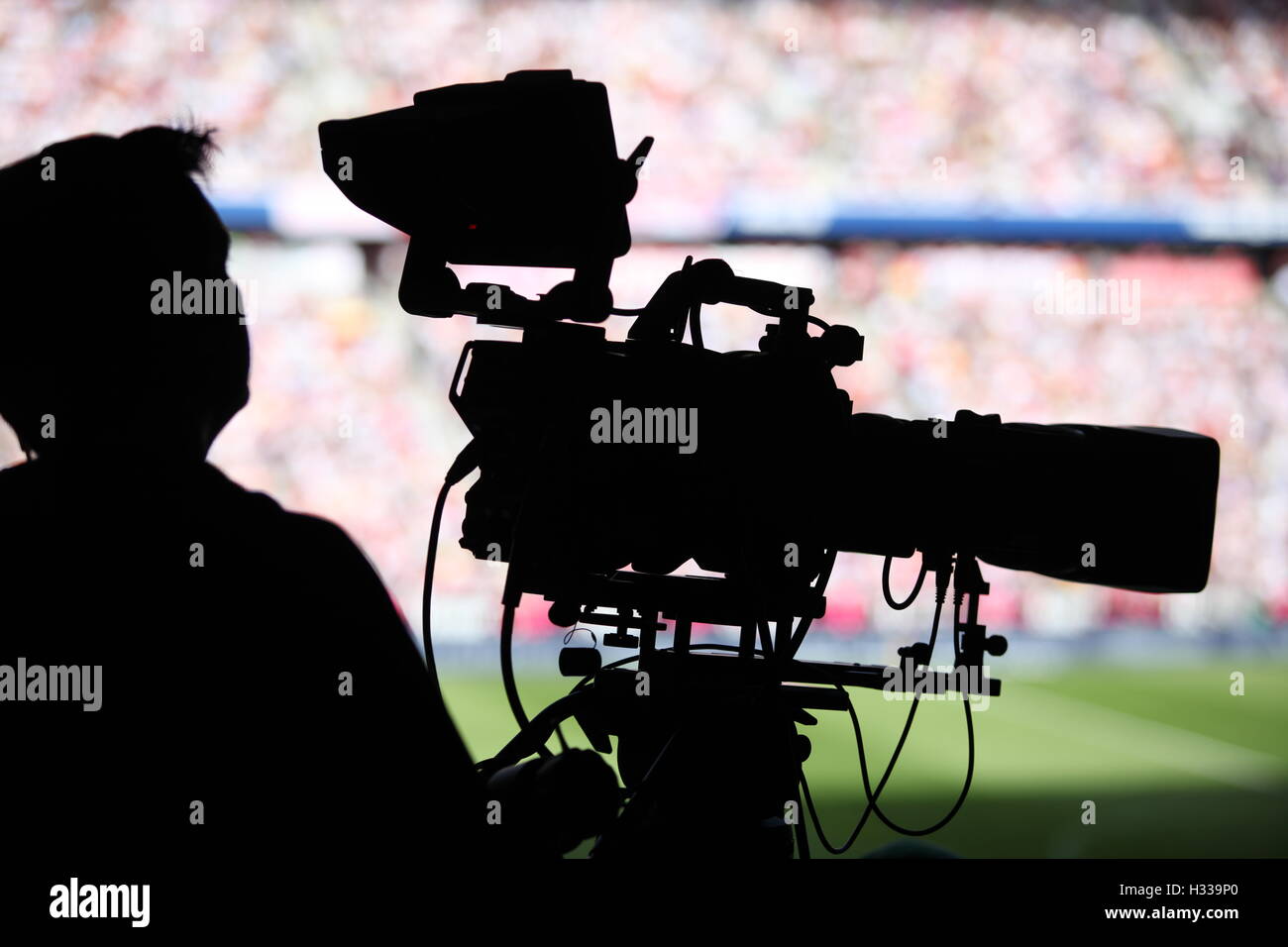 Cameraman in a stadium during a football match Stock Photo - Alamy