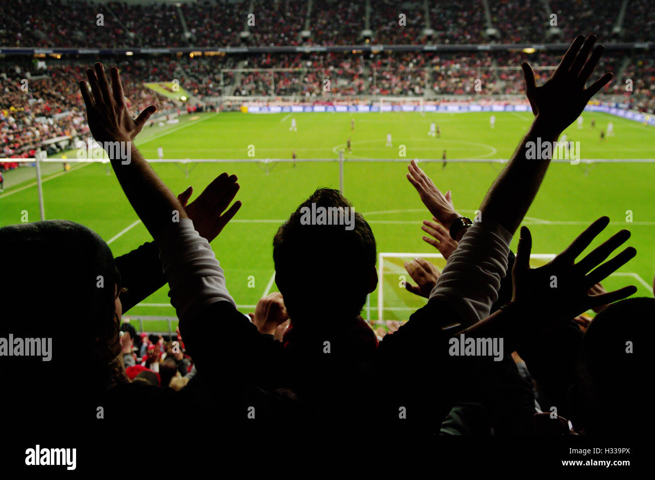 Spectators stadium football stadium crowd hi-res stock photography and ...
