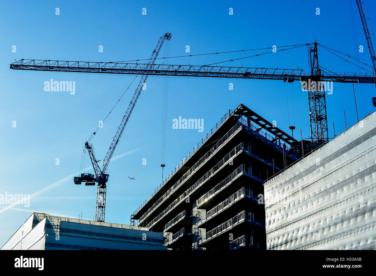 Construction of a high-rise building Stock Photo - Alamy