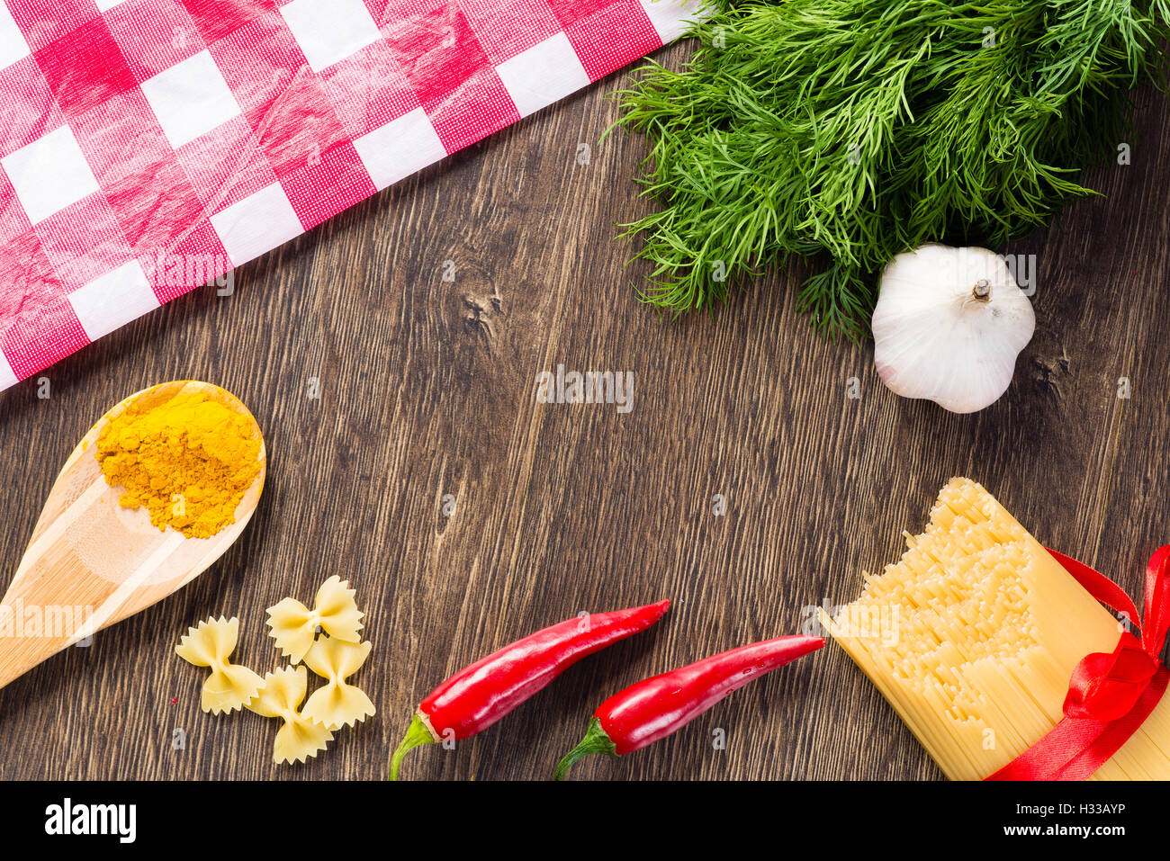 Ingredients for cooking pasta Stock Photo - Alamy