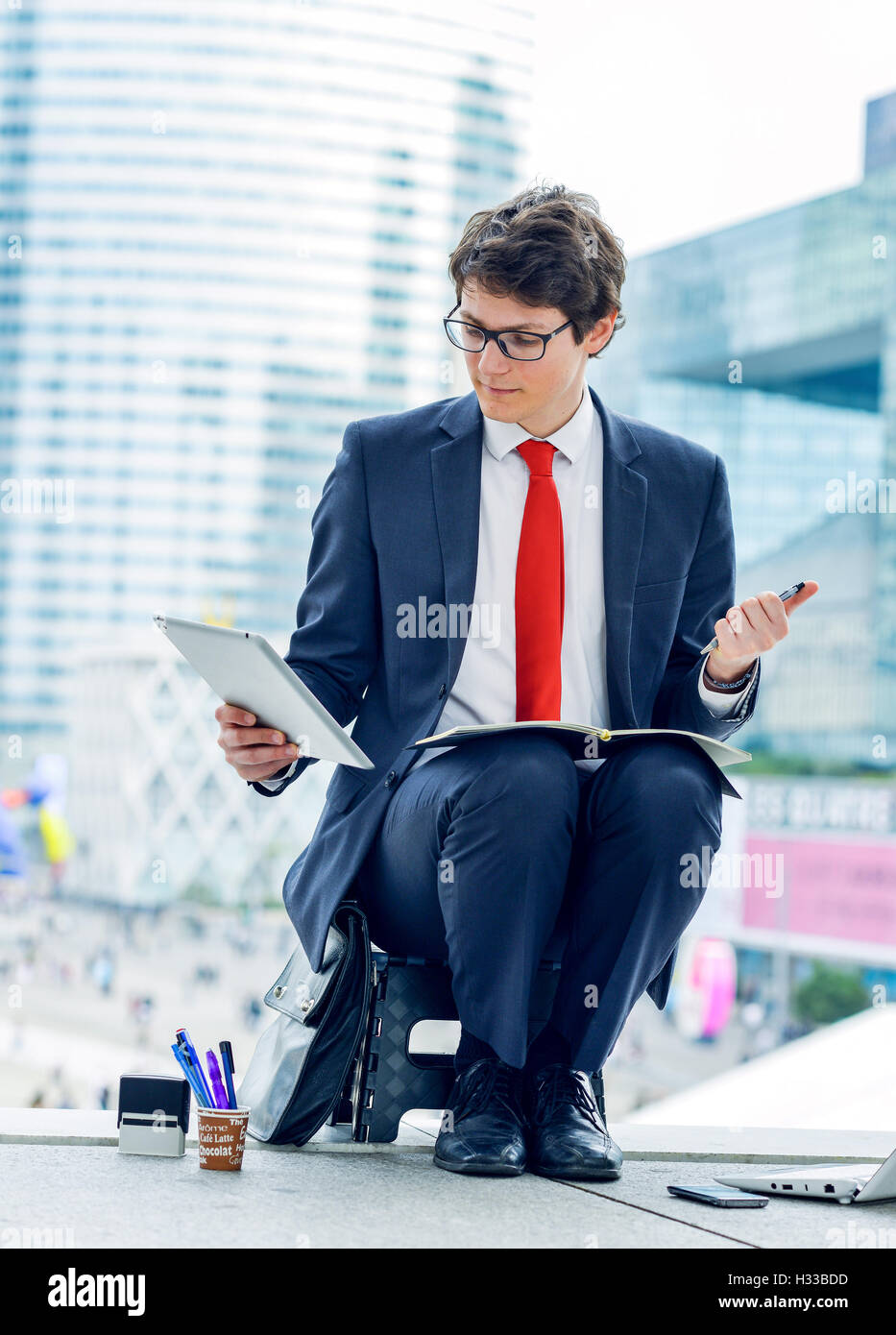 Junior executive dynamic working outside of his office Stock Photo - Alamy