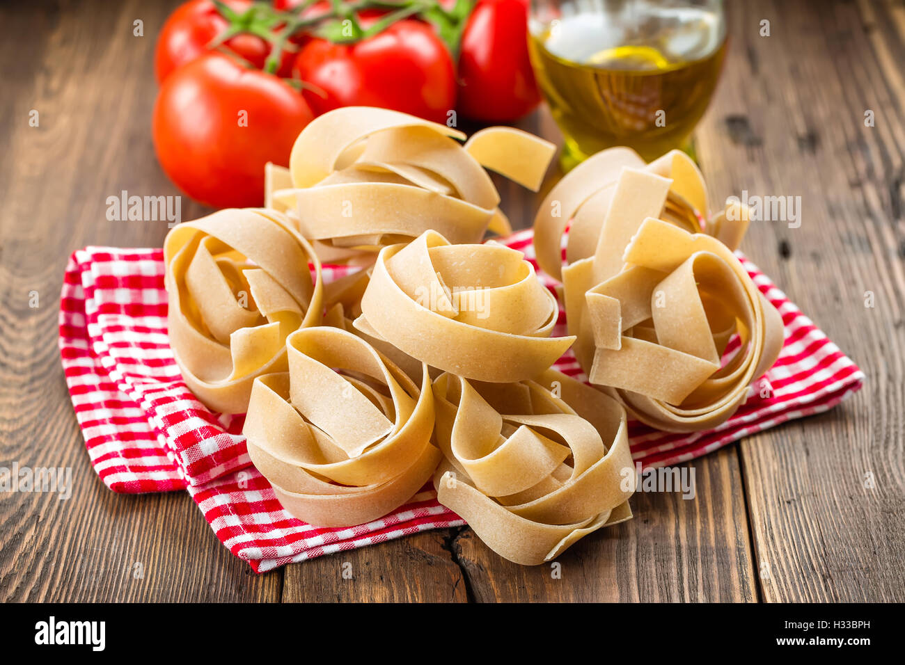 Wet pasta noodles hi-res stock photography and images - Alamy