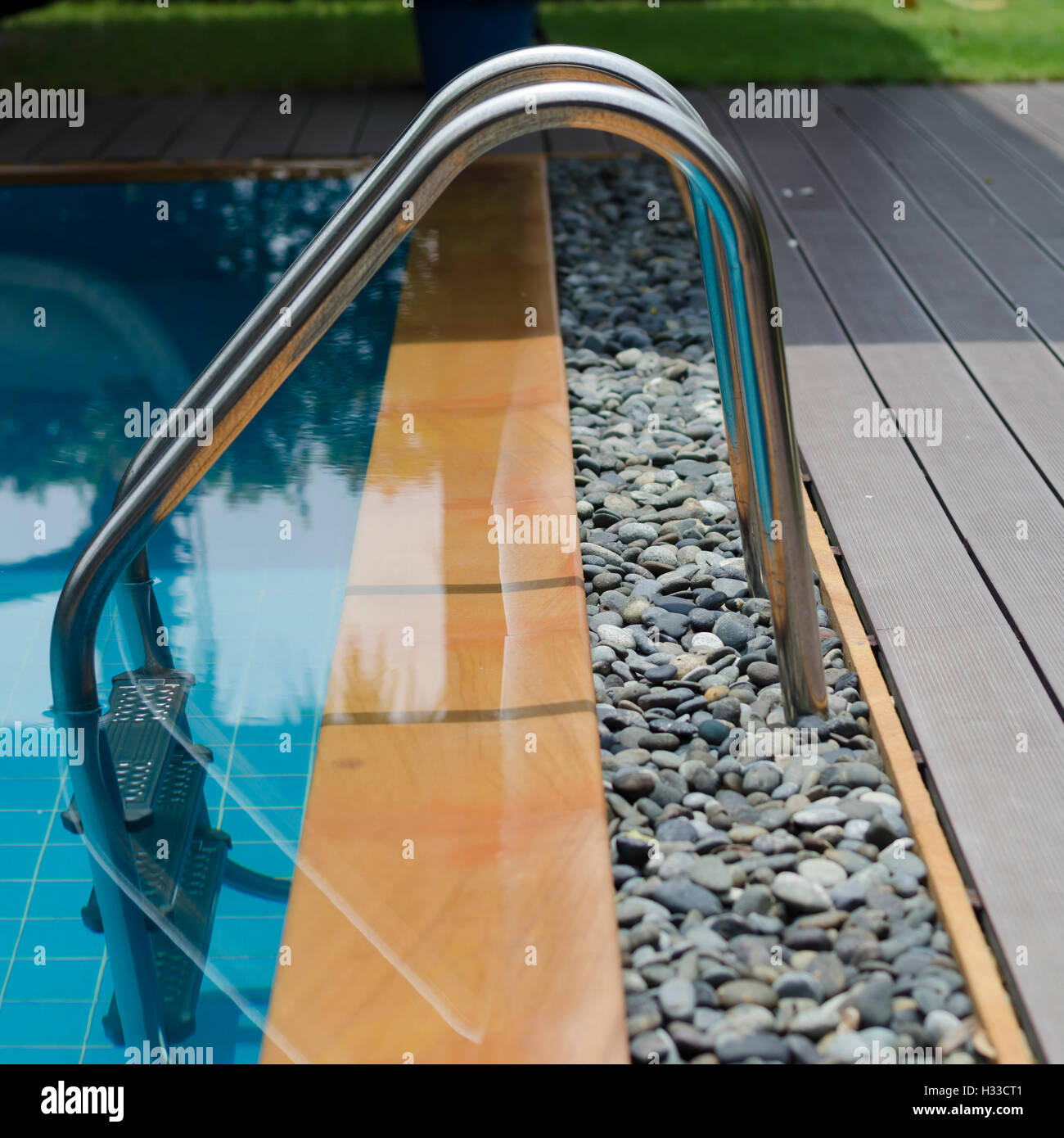 Wood deck swimming pools hi-res stock photography and images - Alamy