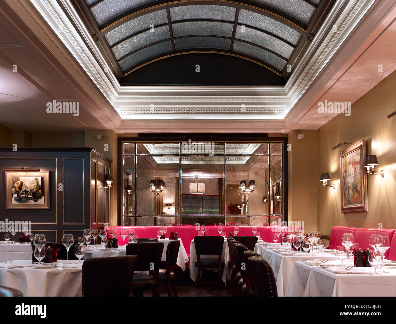 Reflection in mirror hi-res stock photography and images - Alamy