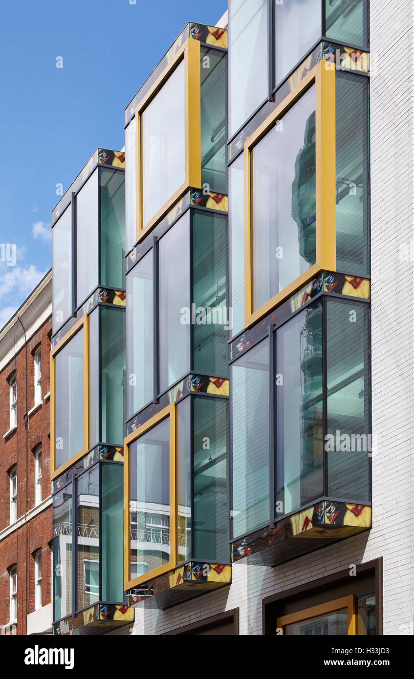 Building with gold hi-res stock photography and images - Alamy