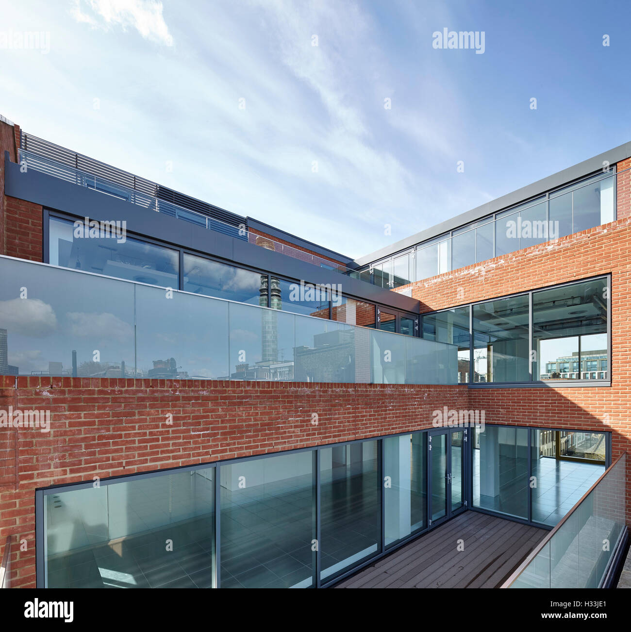 Open roof terrace area stepped down. 46 Whitfield Street, Fitzrovia ...