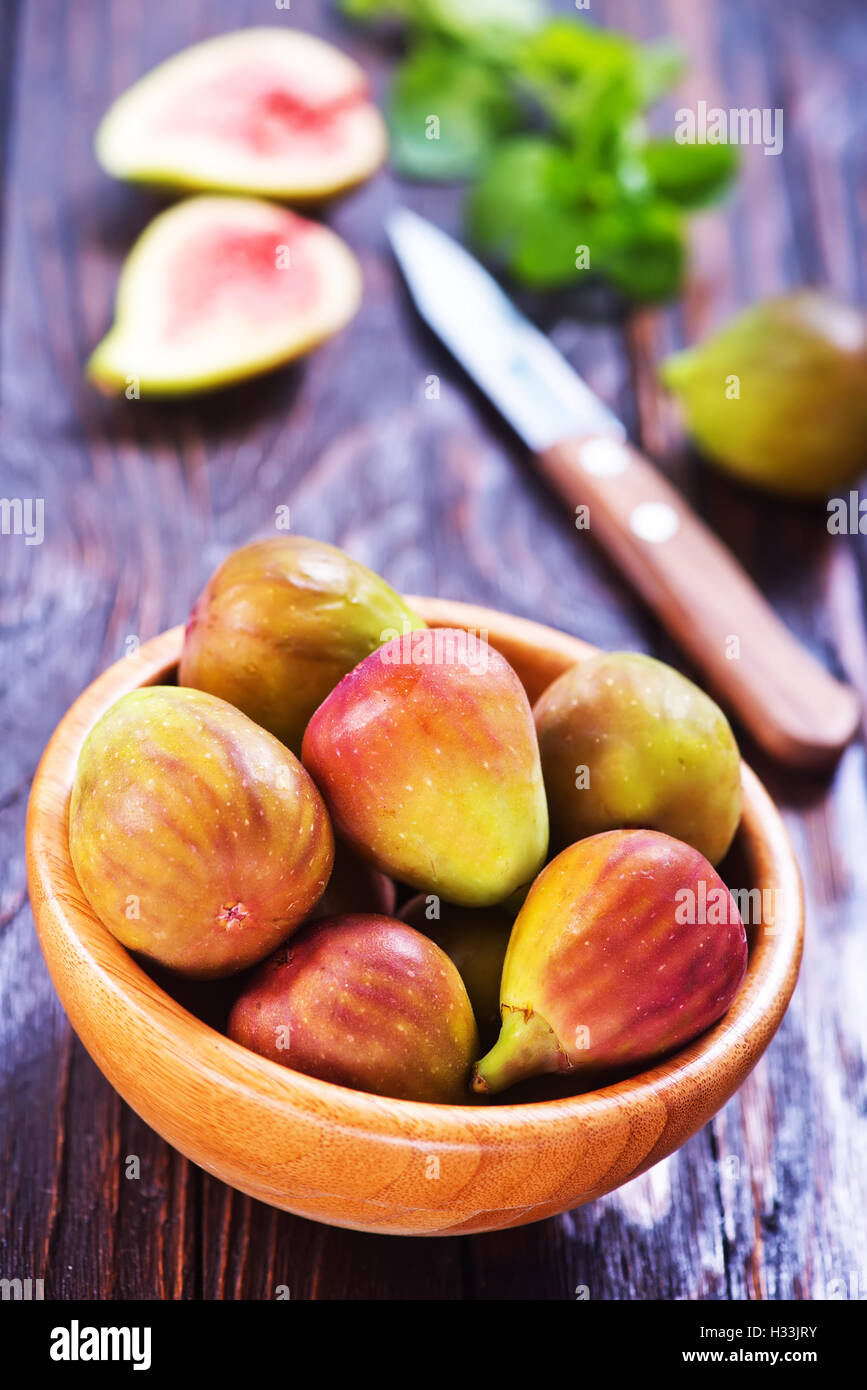 fresh figs in bowl and on a table Stock Photo - Alamy