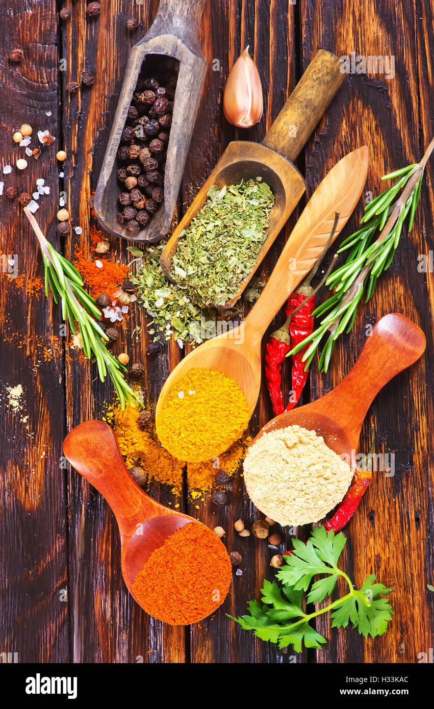 aroma spice in spoons and on a table Stock Photo - Alamy