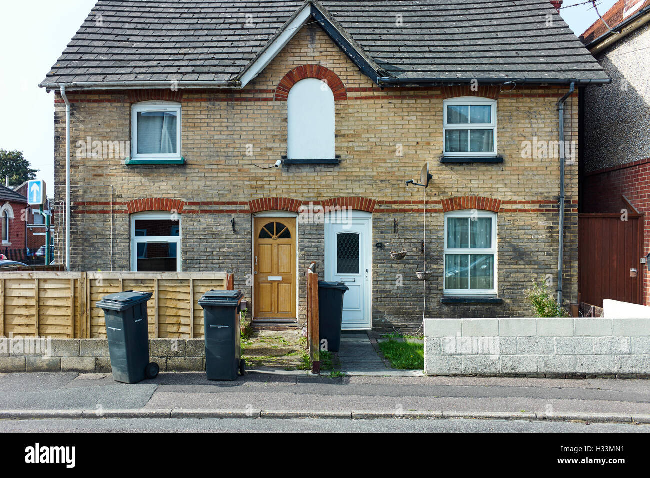 The house with two front doors hi-res stock photography and images - Alamy