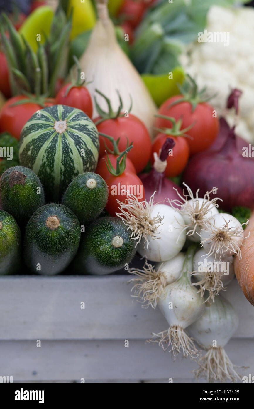 Flower display wooden crates hi-res stock photography and images - Alamy