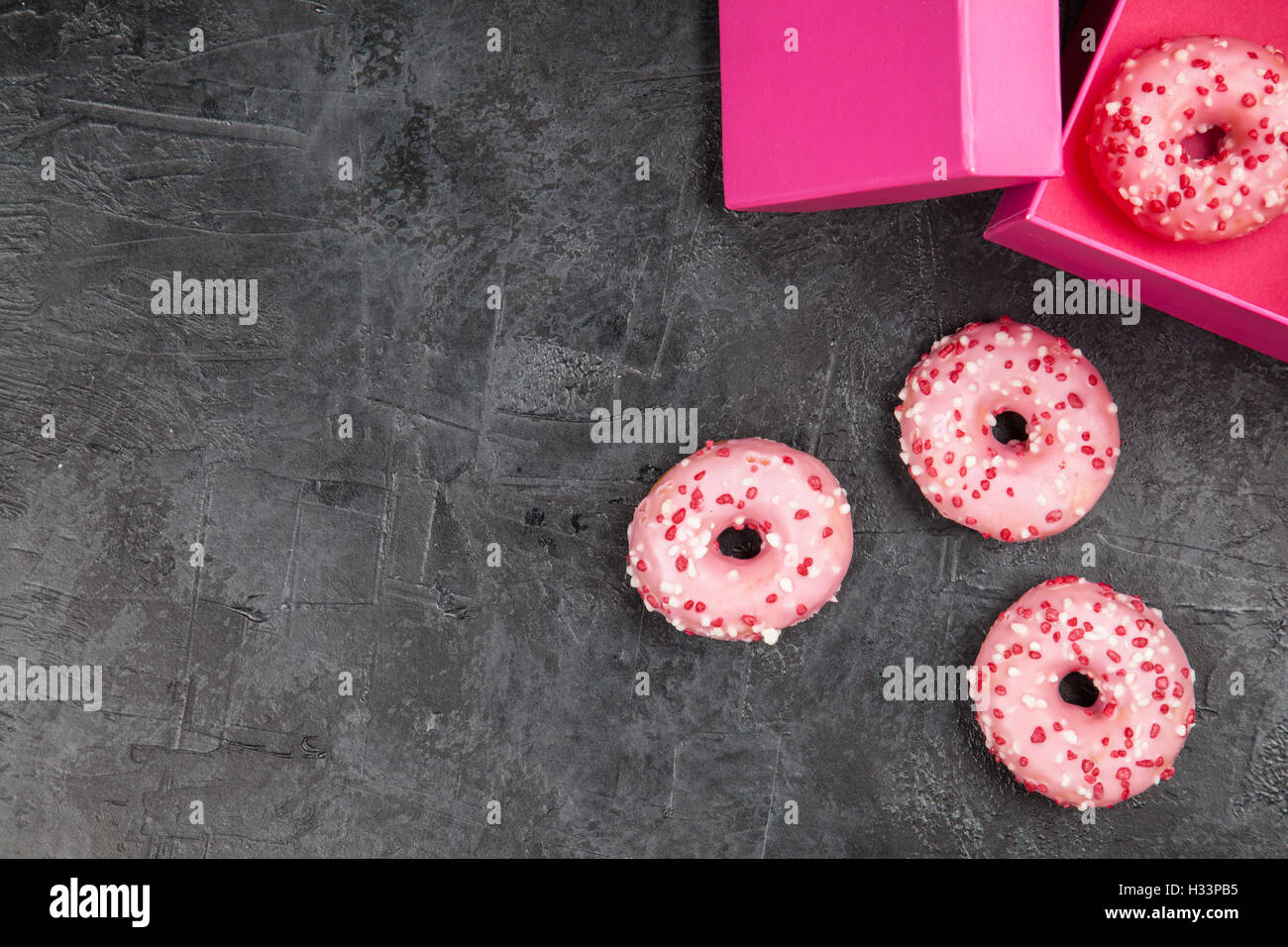 Pink box donut hi-res stock photography and images - Alamy